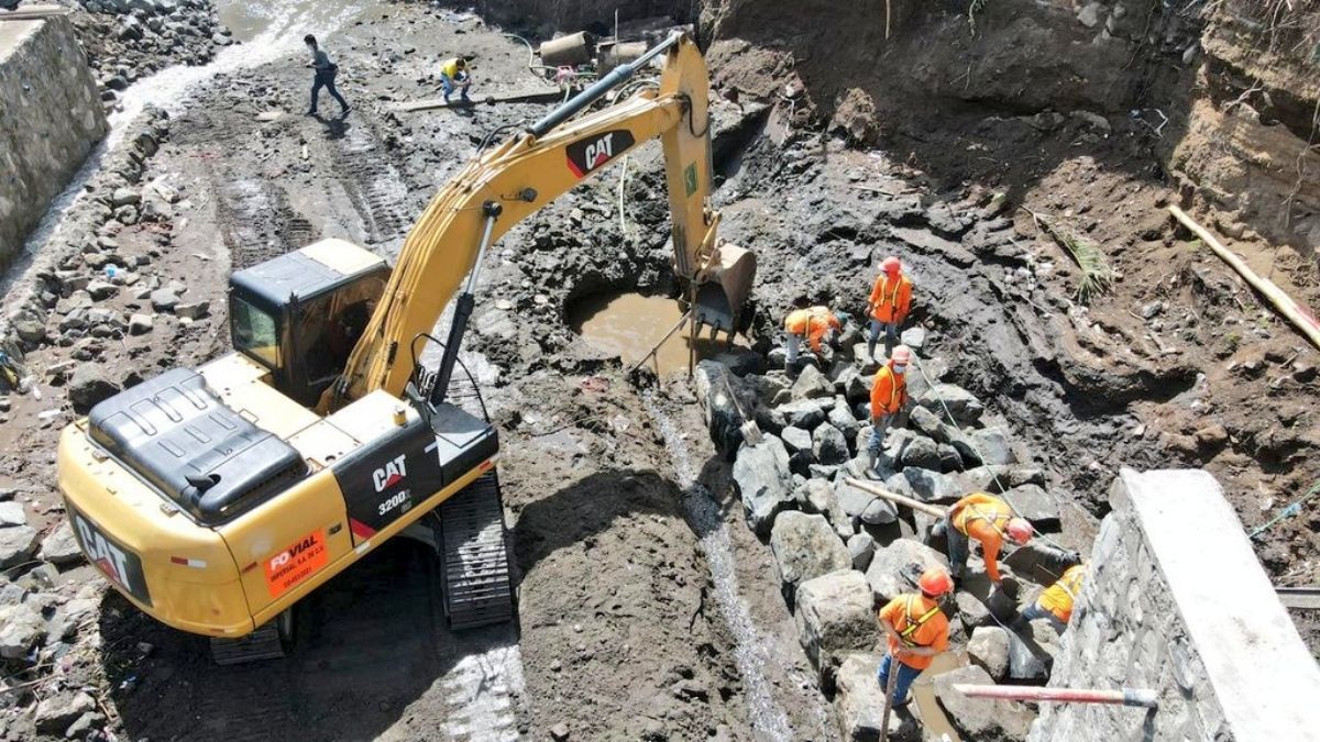 Obras Públicas Realiza Mitigación De Riesgos En Río El Molino De Santa Ana
