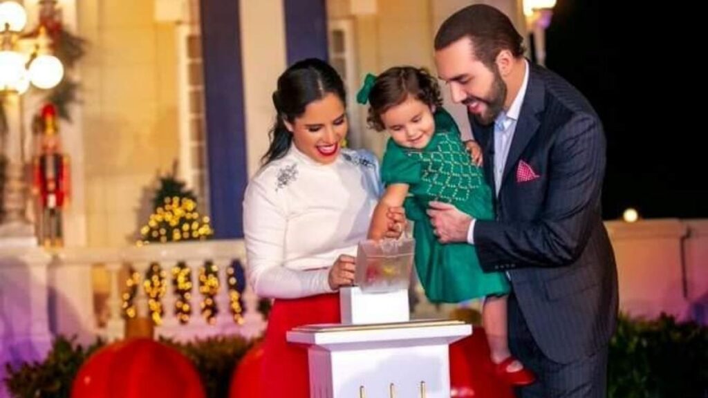 Presidente Bukele y su familia desean una feliz navidad a todo el ...