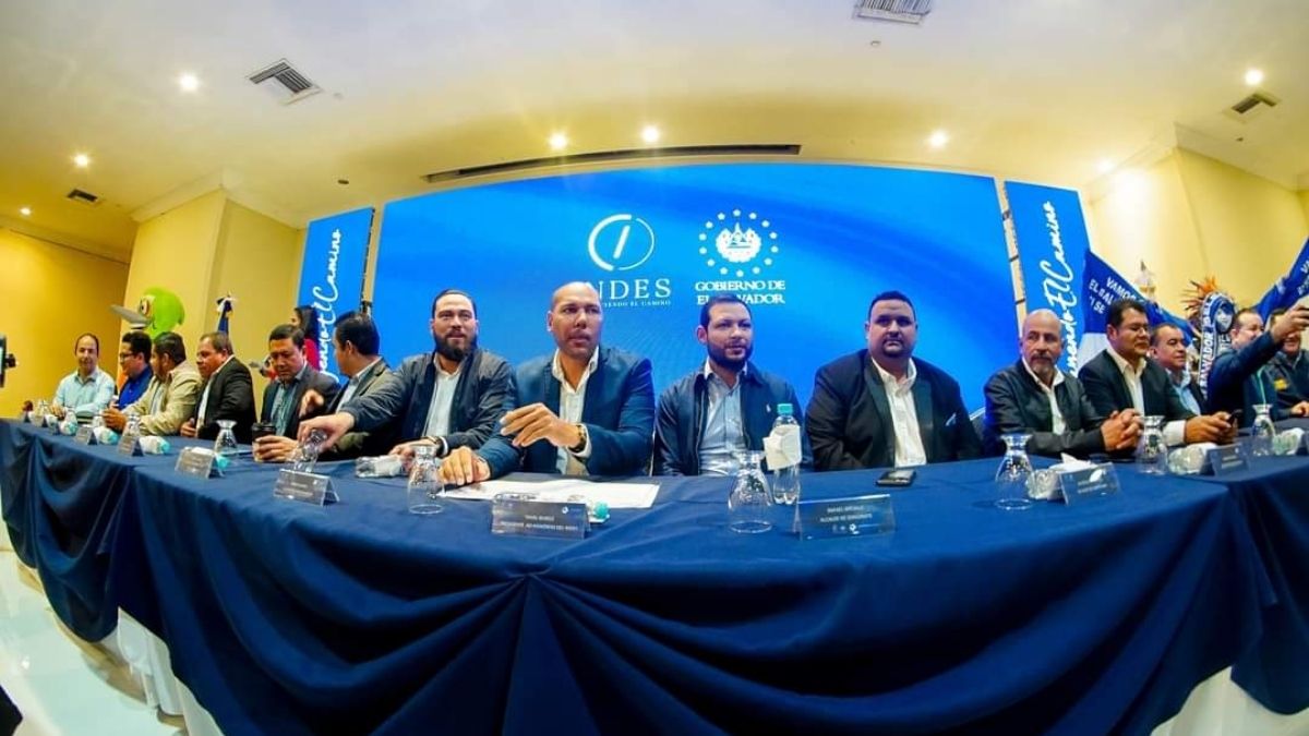 Alcalde de Santa Ana, Gustavo Acevedo respalda la creación de la Liga ... Alcalde de Santa Ana, Gustavo Acevedo respalda la creación de la Liga ...