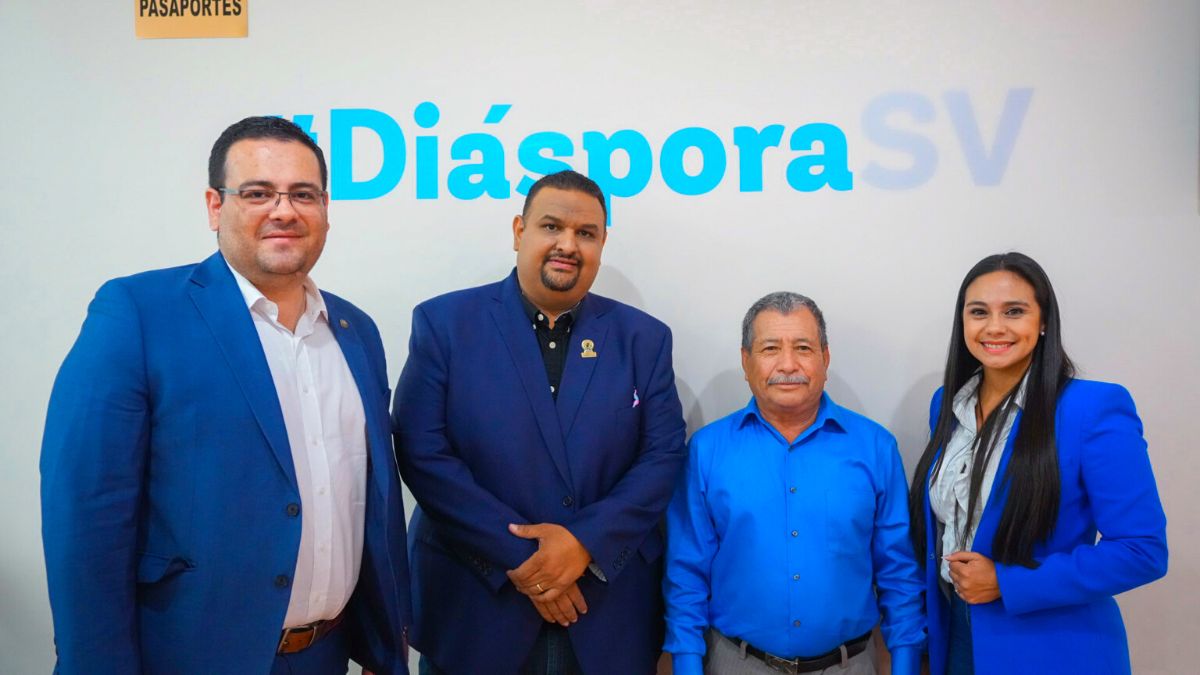 Alcalde Gustavo Acevedo y diputada Lorena Fuentes son recibidos por la ...