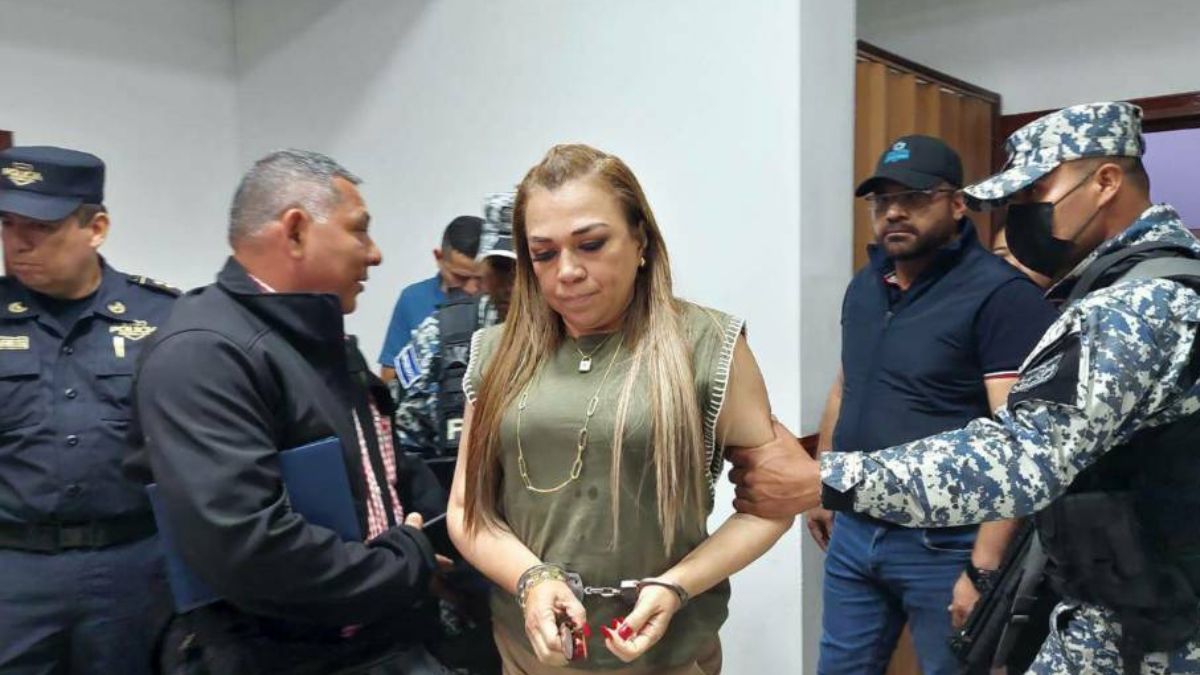 Capturan a la alcaldesa de Soyapango, Nercy Montano por malversación de ...
