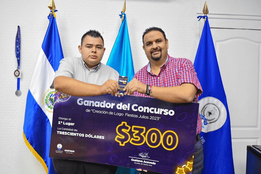 Alcalde Gustavo Acevedo entrega premio a ganador del concurso de ... Alcalde Gustavo Acevedo entrega premio a ganador del concurso de ...