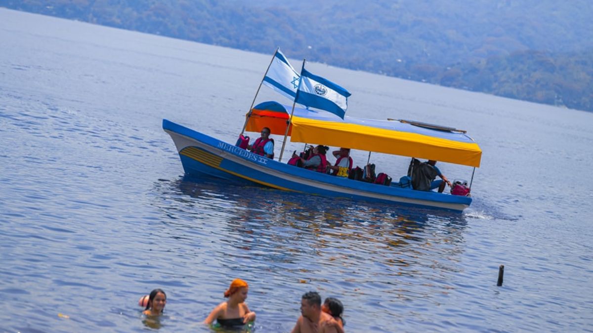 Via Vela es visitada por turistas extranjeros y nacionales Turistas ...