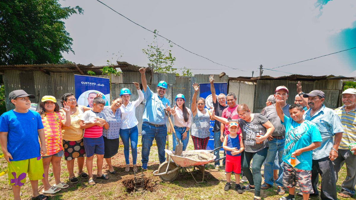 Gustavo Acevedo Inaugura la Construcción de Casa Comunal en Rio Zarco ...