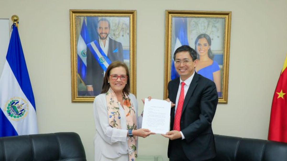 El Embajador Zhang Yanhui entrega asistencia humanitaria de emergencia ...